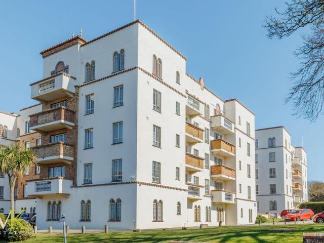 Sea Road, Bournemouth BH5 2 bed flat to rent £1,450 pcm £335 pw