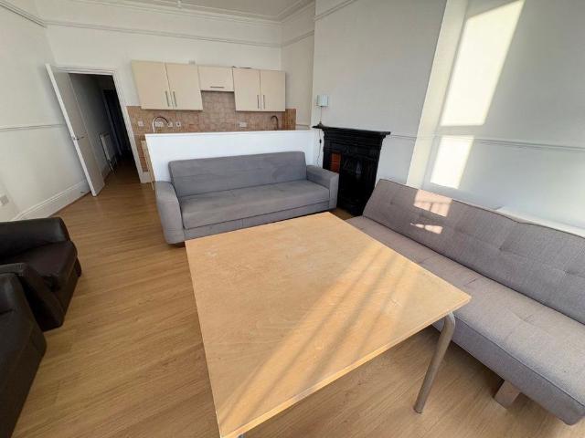 SEA VIEW APARTMENT, BOSCOMBE SPA P04167