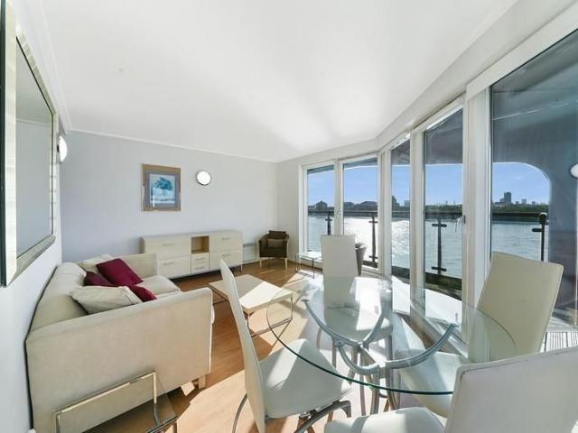 Seacon Tower, Hutchings Street, Nr Canary Wharf, London E14, 2 bed flat to rent, £2,600 pcm | PrimeLocation