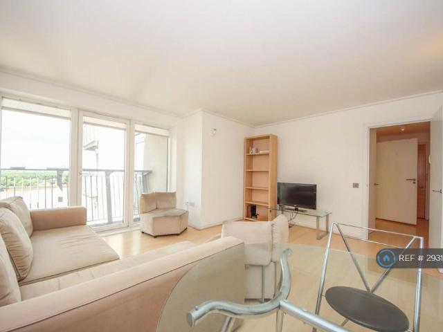 Seacon Tower, London, E14 1 bed flat to rent £2,050 pcm £473 pw