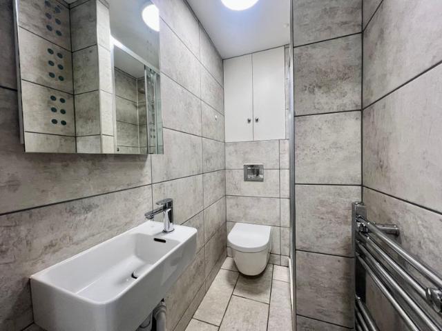 Seaforth Avenue, Motspur Park, KT3