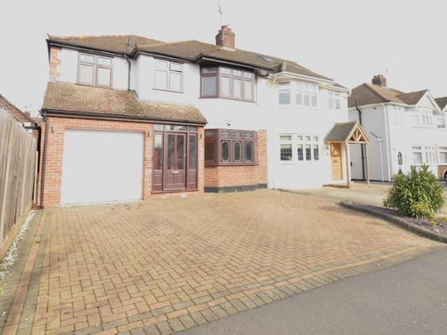Seaforth Close, Romford 5 bed semi detached house to rent £3,250 pcm £750 pw