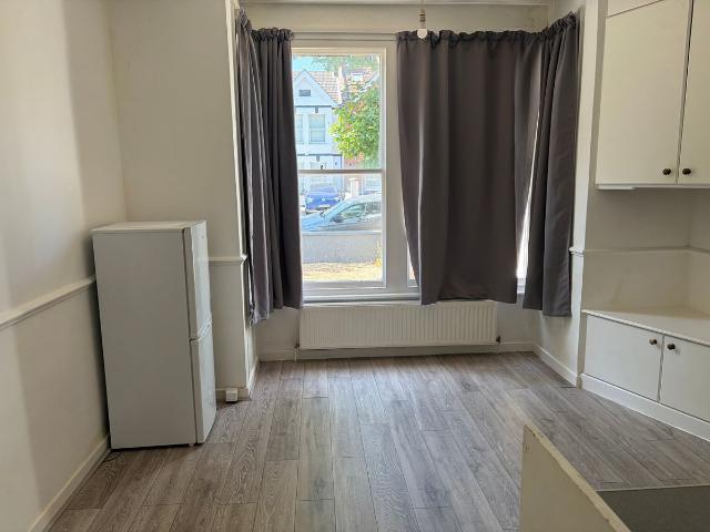 Seaforth Road, Westcliff On Sea SS0, 1 bed flat to rent, £900 pcm | PrimeLocation