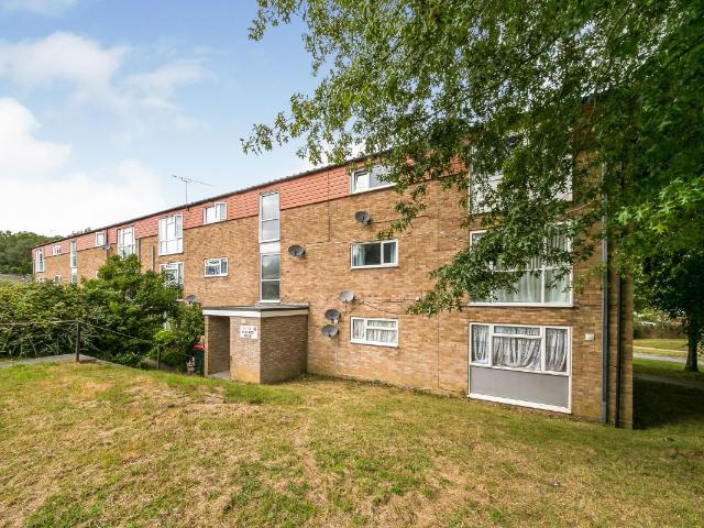 Seaford Road, Crawley RH11, 2 bed flat to rent, £1,500 pcm | PrimeLocation