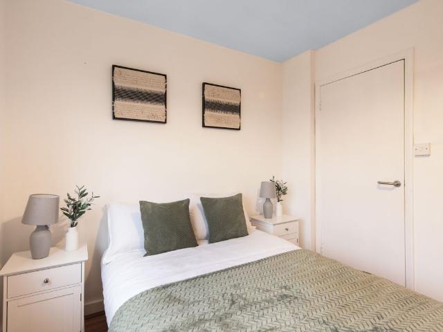 Seaford Road, London W13, Room to rent, £1,200 pcm | PrimeLocation