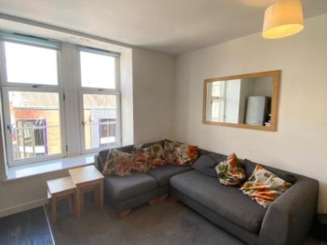 Seagate, City Centre DD1 4 bed flat to rent £1,600 pcm £369 pw