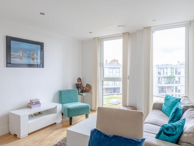 Seager Place, London SE8 1 bed flat to rent, £2,200 pcm | PrimeLocation