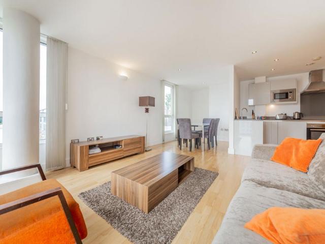 Seager Place, London SE8 3 bed flat to rent £3,050 pcm £704 pw