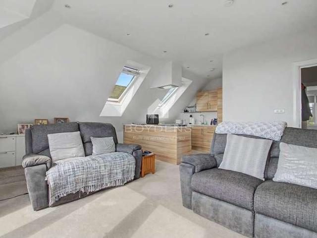 Seagrove, Harold Road, CO13