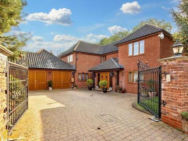 Seagrave Court, Walton, 5 Bedroom Detached