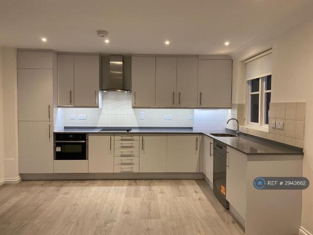 Seagrave Road, London, SW6 2 bed flat to rent £2,999 pcm £692 pw