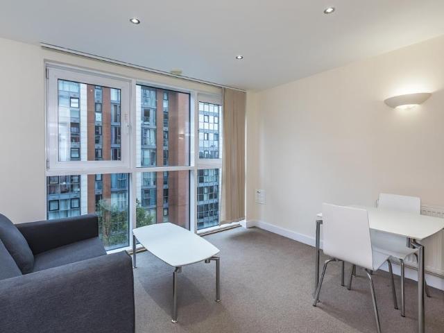 Seagull Lane, E16 1 bed apartment to rent £1,750 pcm £404 pw