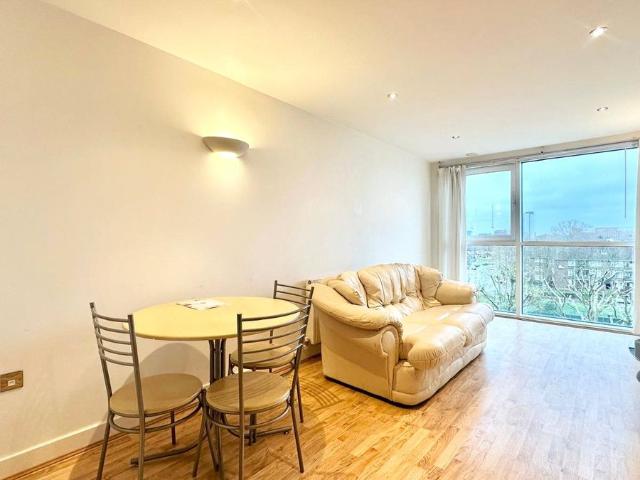 Seagull Lane, London E16, 2 bed flat to rent, £2,200 pcm | PrimeLocation