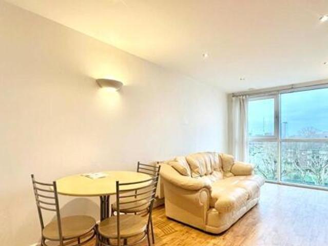Seagull Lane, London, 2 Bedroom Apartment