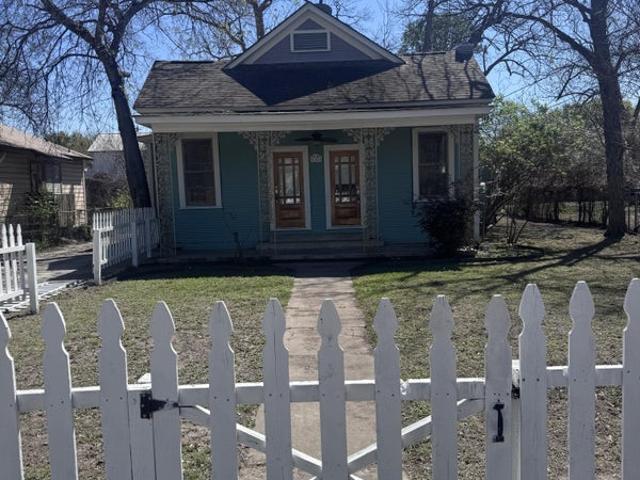 Searching for the right roommate 4 bdrm house