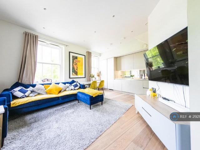 Searcy House, London, SW11 2 bed flat to rent £3,500 pcm £808 pw