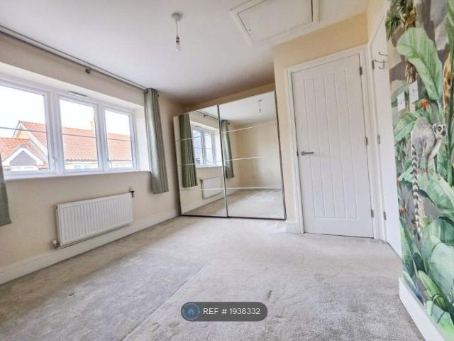 Searle Crescent, Chelmsford CM1, 2 bed terraced house to rent, £1,850 pcm | PrimeLocation