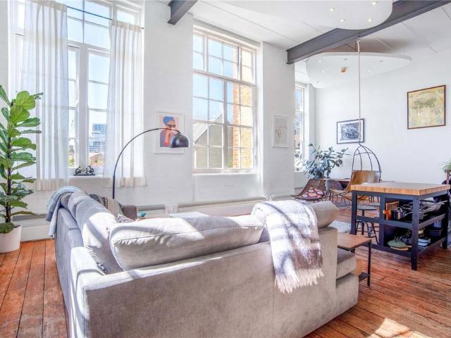 Searles Road, London, SE1 2 bed apartment to rent £3,750 pcm £865 pw