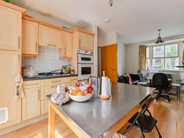 Searles Road, SE1, Southwark, London. 4 bed terraced house to rent £4,250 pcm £981 pw