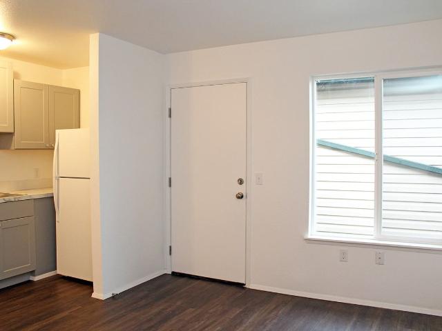 seaside02 1 Bedroom Apartment for Rent at 131 Se 151st Ave, Portland, OR 97233 Glenfair
