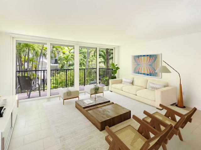 Seaside apartment with pool