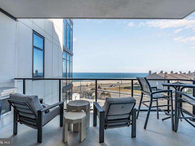 Seaside apartment with terrace