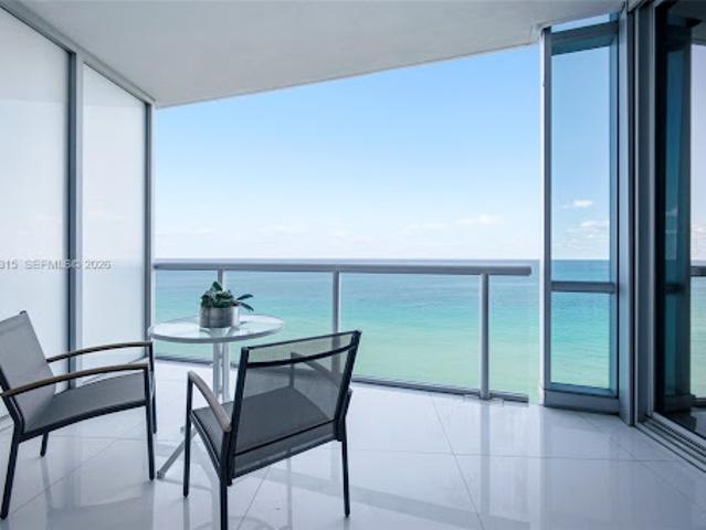 Seaside apartment with terrace