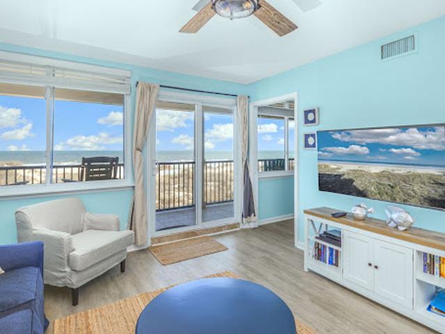 Seaside apartment with terrace