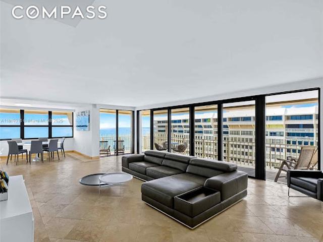 Seaside apartment with terrace