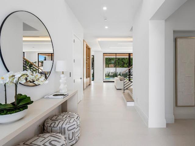 Seaside contemporary house