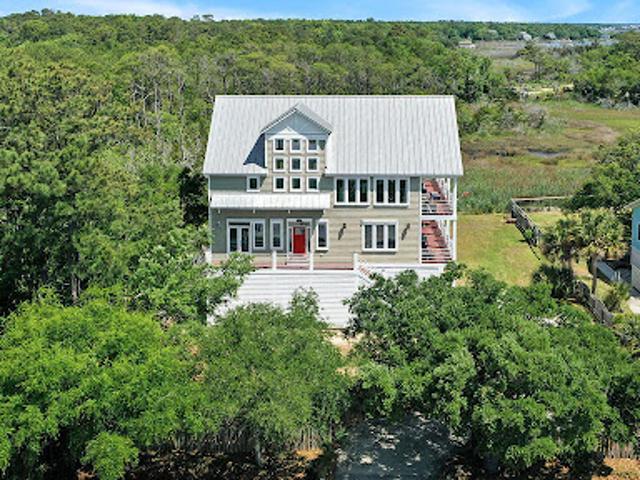 Seaside contemporary house