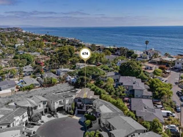 Seaside contemporary house with garden