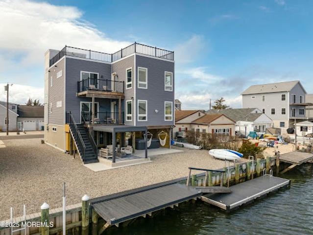 Seaside contemporary house with terrace