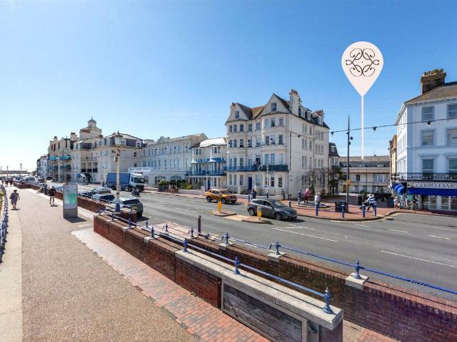 Seaside, Eastbourne BN22, 1 bed flat to rent, £950 pcm | PrimeLocation
