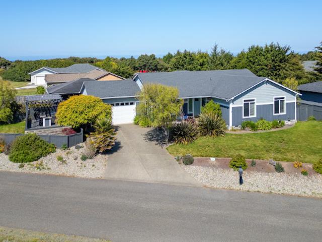 Seaside house with garden and terrace