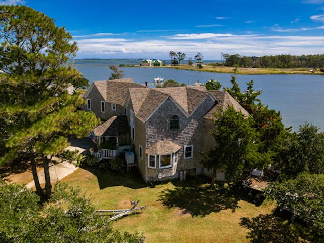 Seaside house with garden and terrace