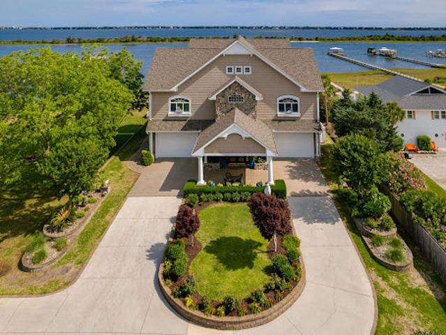 Seaside house with garden and terrace