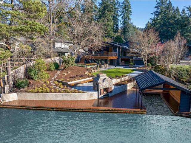 House with pool and garden