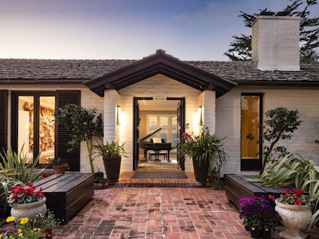Seaside house with garden and terrace