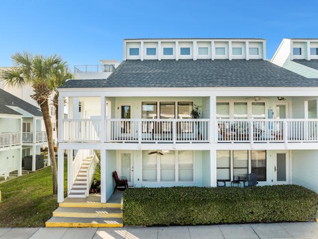 Seaside house with pool