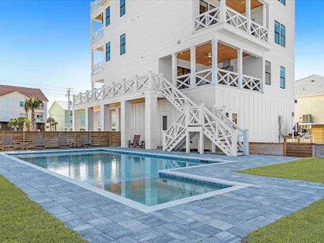 Seaside house with pool