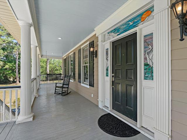 Seaside house with pool and garden