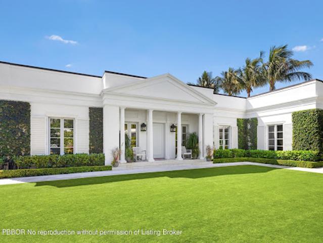 Seaside house with pool and garden