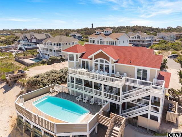 Seaside house with pool and garden