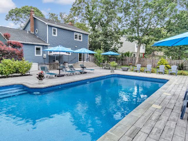 Seaside house with pool and garden