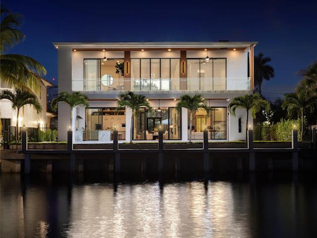 Seaside house with pool and terrace