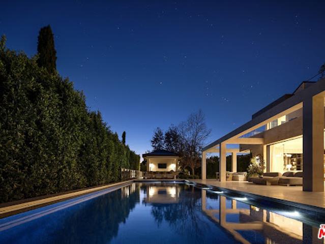 Seaside house with pool and garden