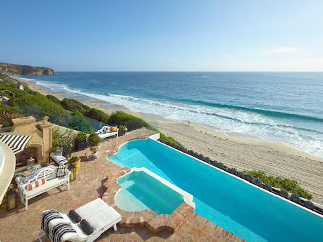 Seaside house with pool and garden