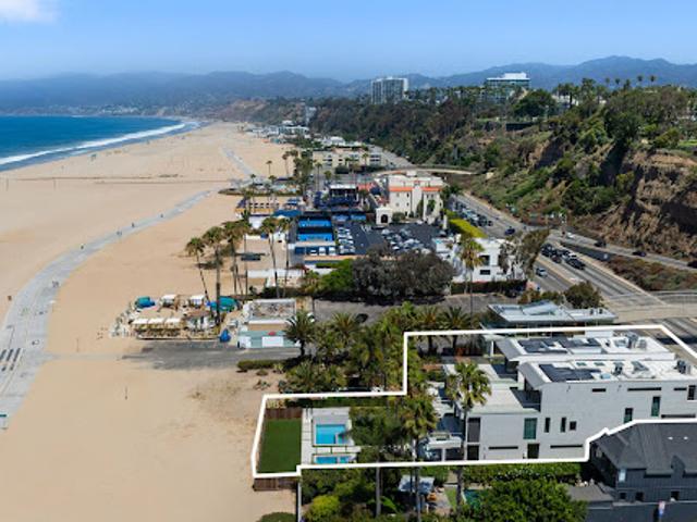 Seaside house with pool and terrace
