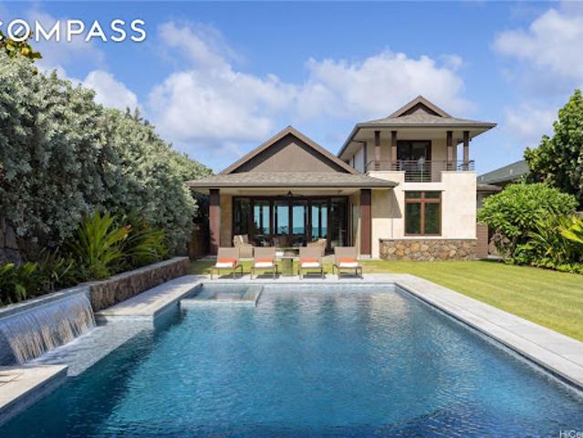 Seaside house with pool and terrace